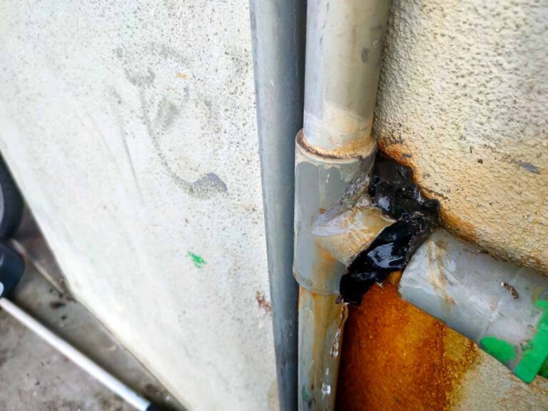 The Top Symptoms of a Damaged Plumbing System